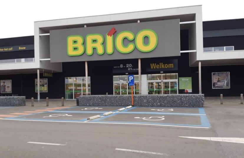 Magazinele Brico sunt de vânzare