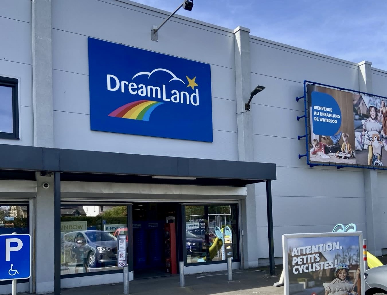 DreamLand va deschide magazine în cele șapte unități Shopping Cora ...